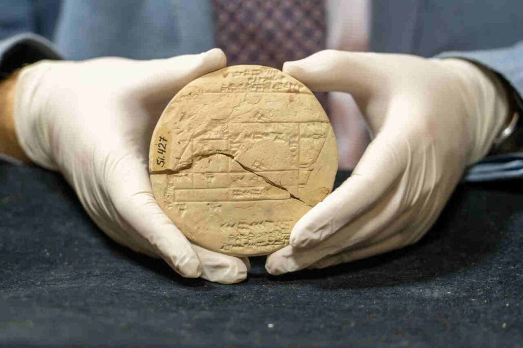 Questa tavoletta babilonese di 3700 anni fa riscriverà la storia della ...
